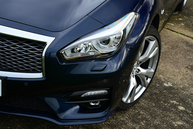 아우디 A6 vs 인피니티 Q70 | 보배드림 자동차사진/동영상