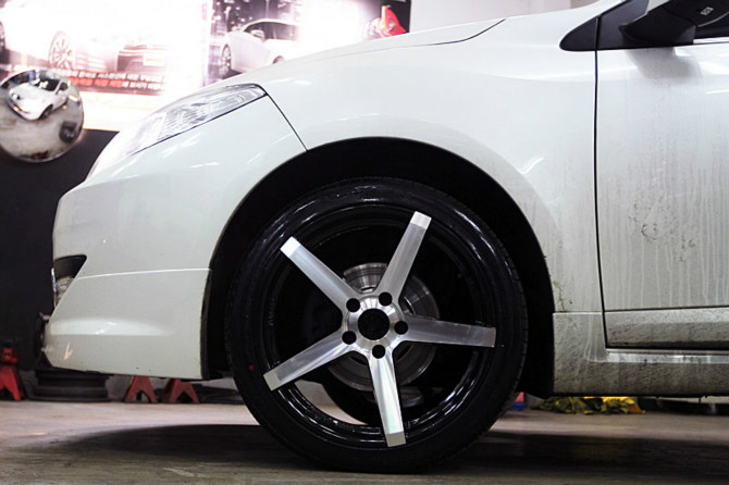 휠09 SM3 휠튜닝 - 로웬f350 초경량단조 18인치휠 타이어 | 보배드림 장착시공사진