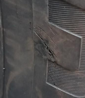 보배드림 선배니들, 타이어 옆면 찢어짐 문의 드립니다 | 보배드림 국산차게시판